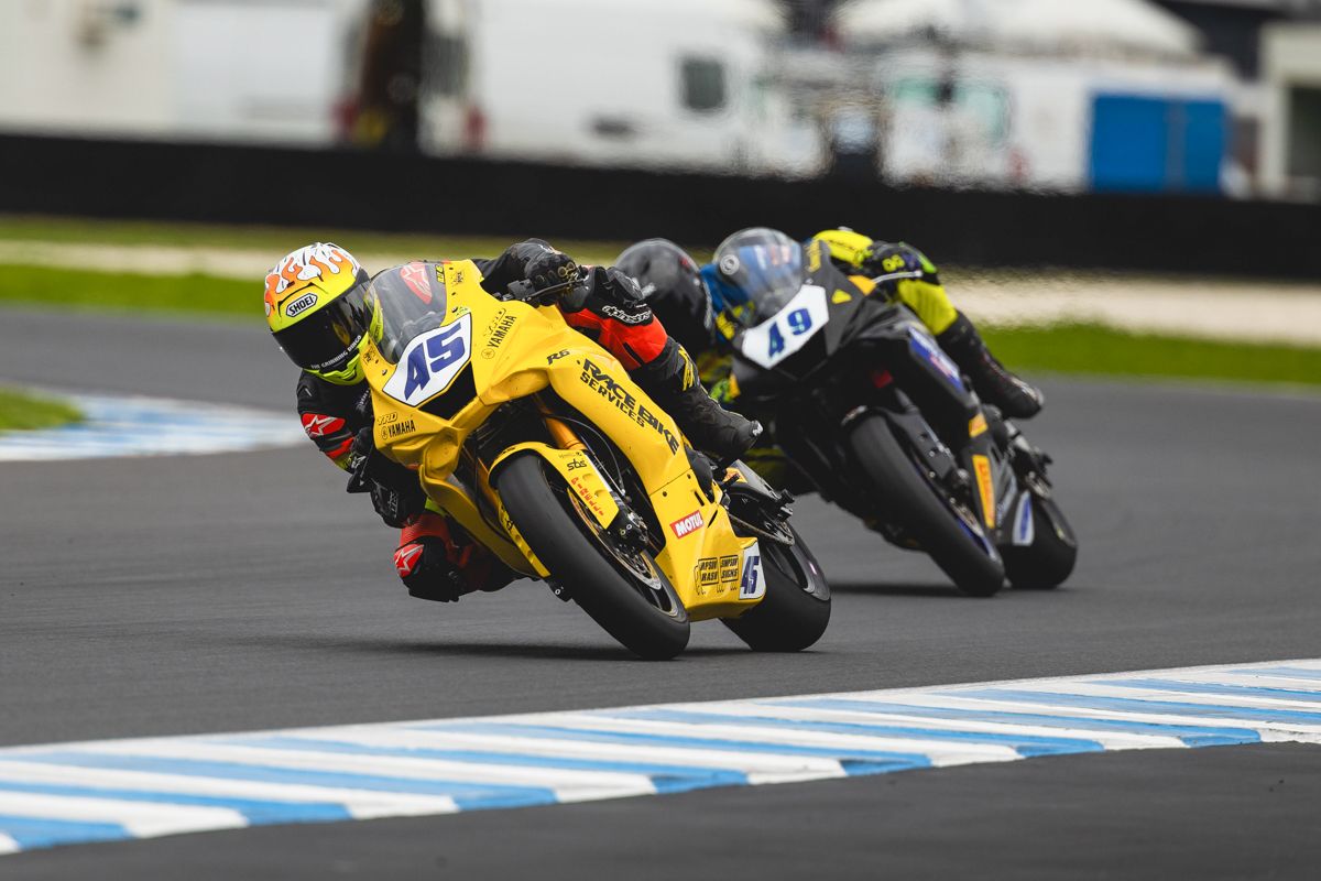 Simpson escapes chaos to earn Phillip Island Supersport win ...